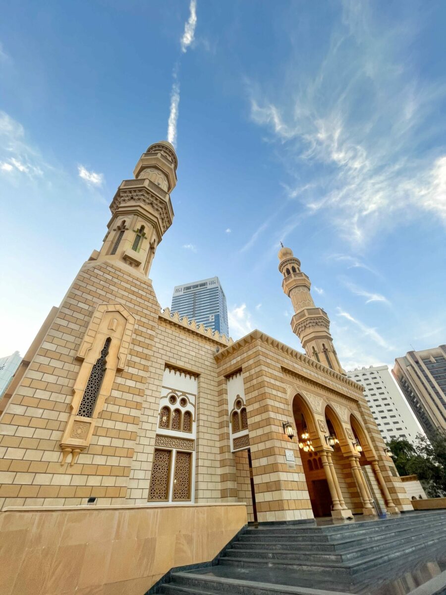 Top 8+ Beautiful Mosques In Abu Dhabi 2025 – Must-Visit Guide