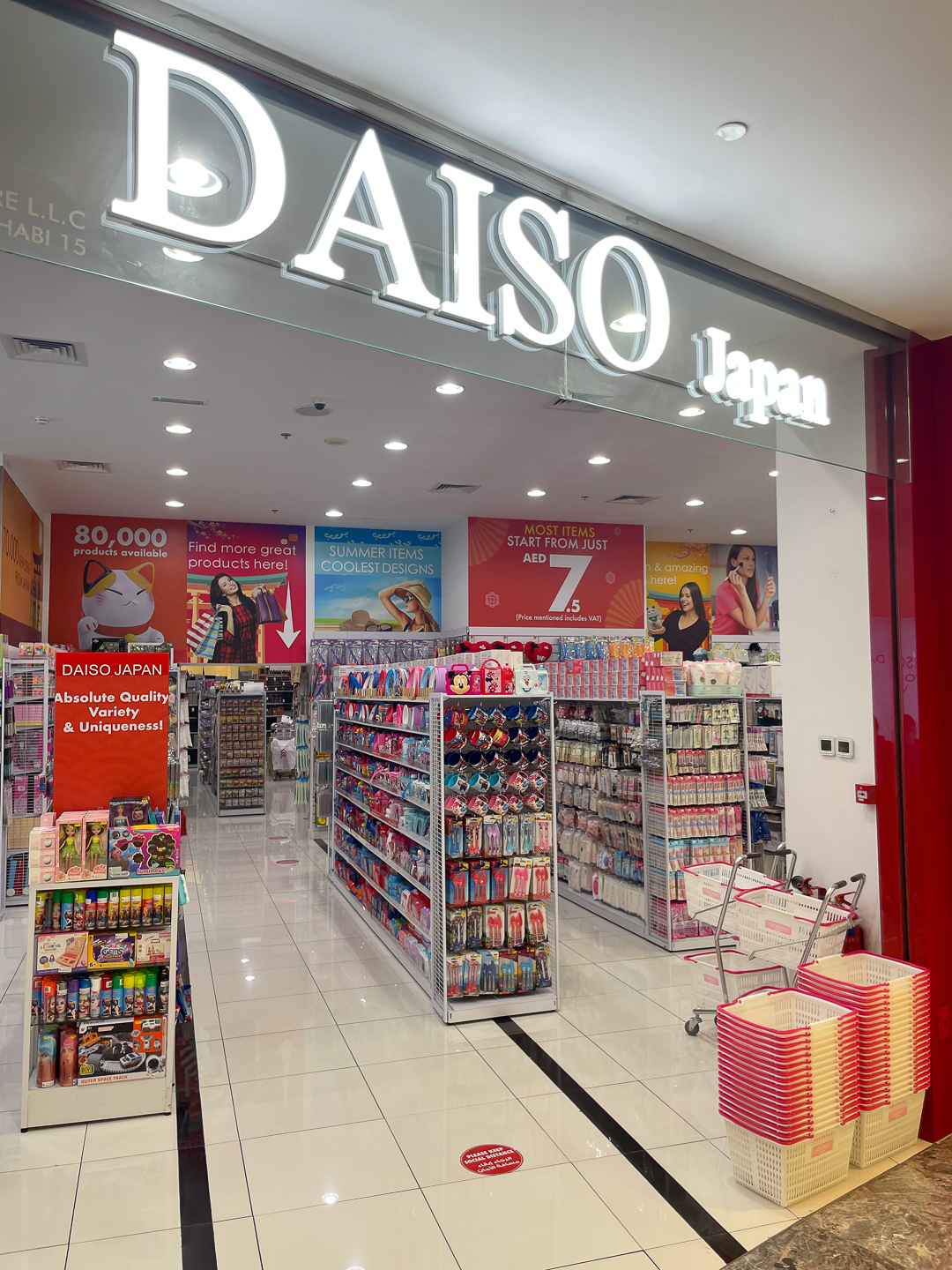 Best Christmas Trees In Abu Dhabi – Top 9 Stores