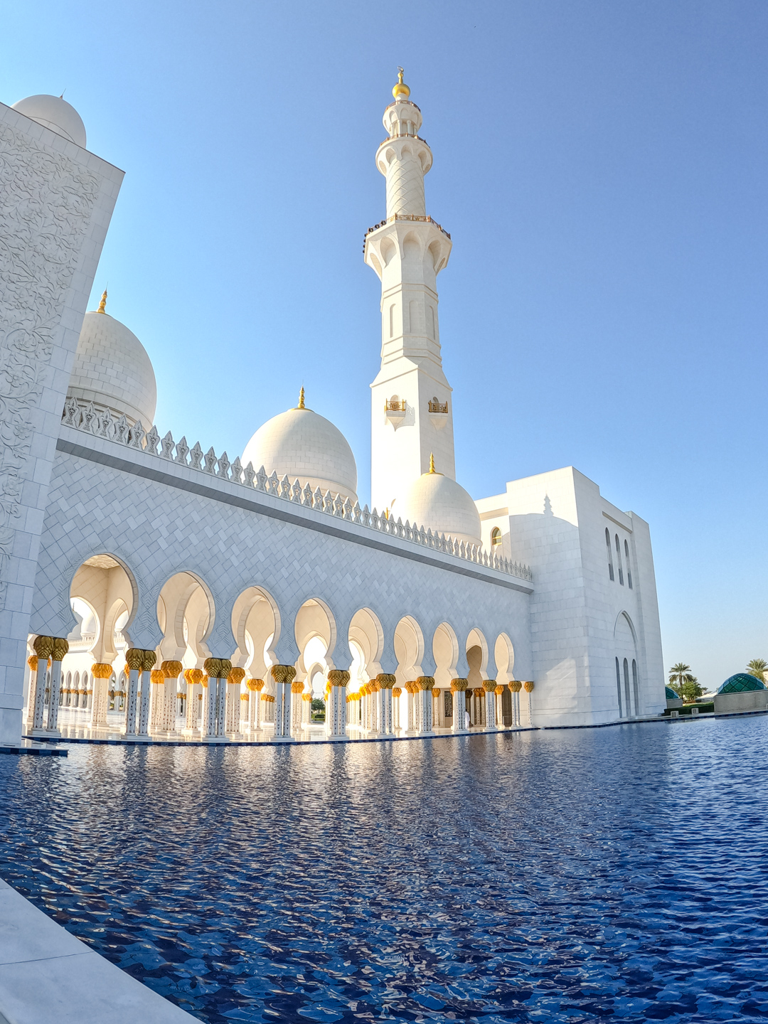 Visiting Sheikh Zayed Mosque — Visitor Guide & Etiquette | Secret Abu Dhabi