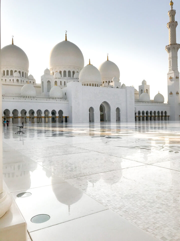 Visiting Sheikh Zayed Mosque — Visitor Guide & Etiquette | Secret Abu Dhabi