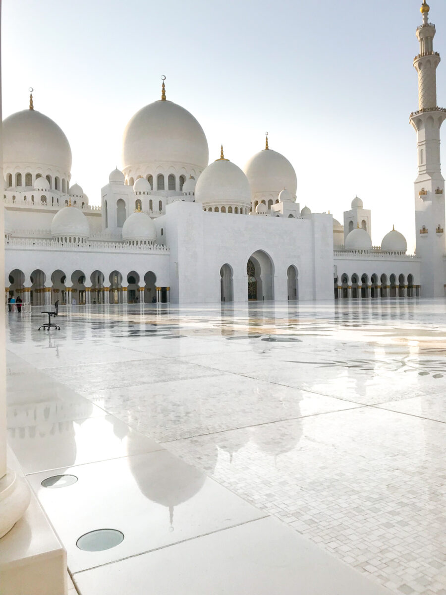 Visiting Sheikh Zayed Mosque — Visitor Guide & Etiquette | Secret Abu Dhabi