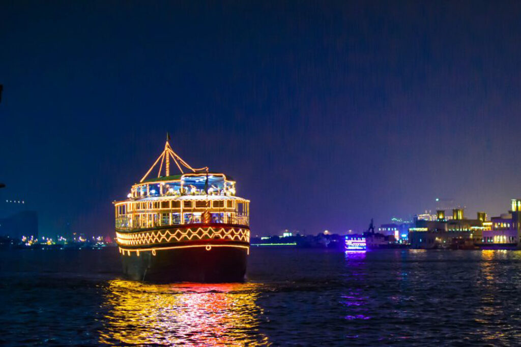 Best Abu Dhabi Boat Tours – Cruises, Speedboats & More