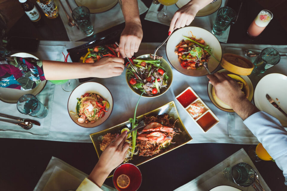 Best Friday Brunch In Abu Dhabi – Delicious Food & Great Vibes